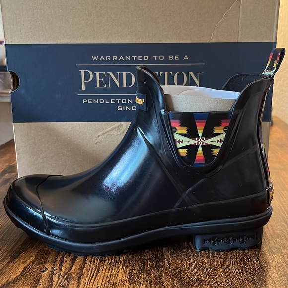 Pendleton | Shoes | Pendleton Womens Tucson Gloss Chelsea Rain Boots ...